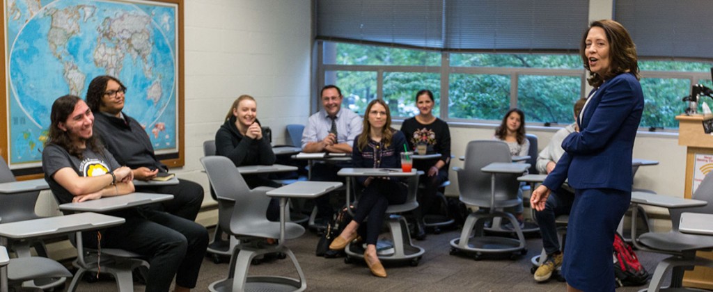 Sen. Maria Cantwell visits PLU classroom, talks with students ...