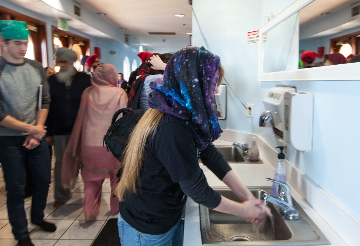 PLU Religion class visits Sikh Temple Gurudwara Singh Sabha | News | PLU